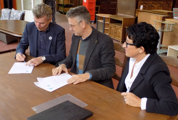 Burgemeester en Polle Pap ondertekenen charter tegen kinderarmoede | C-life